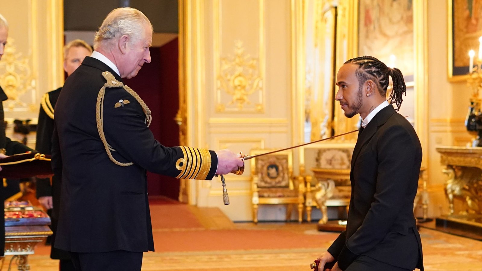 Hamilton é nomeado “Sir” pelo Príncipe Charles - Portal Você Online