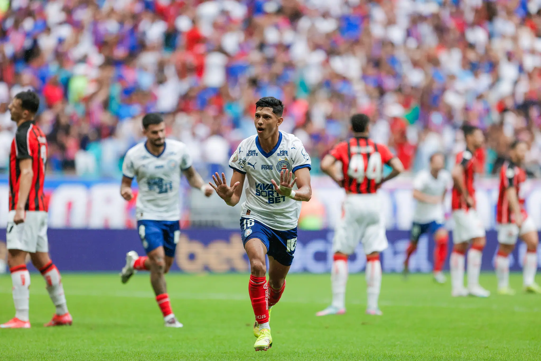 Bahia ganha do Vitória e amplia sequência invicta - Portal Você Online